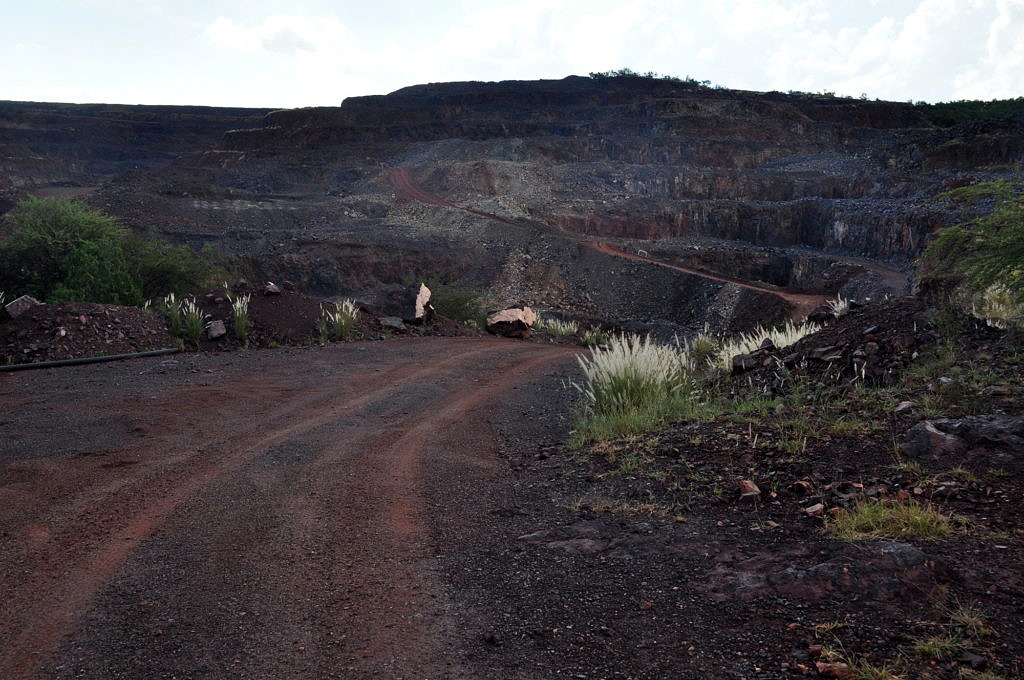 Schwere Seltene Erden in Fayalit: GZN-Forscher erschließen neue Quelle ...